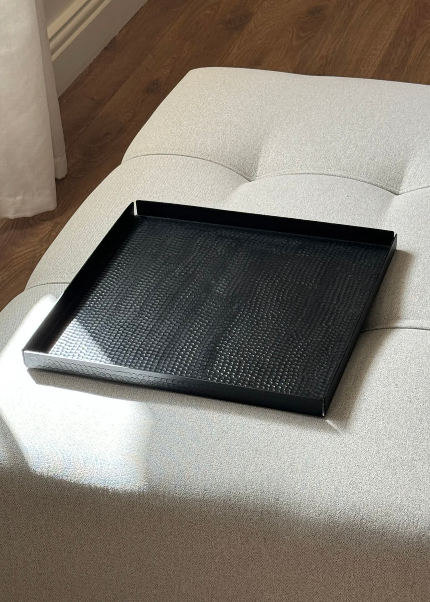 Squared Hammered black Tray ( 2 sizes ) – Tashhome